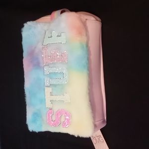 Miss Gwen's OMG | Accessories | Miss Gwens Omg Case 2 For 6 For Girls ...